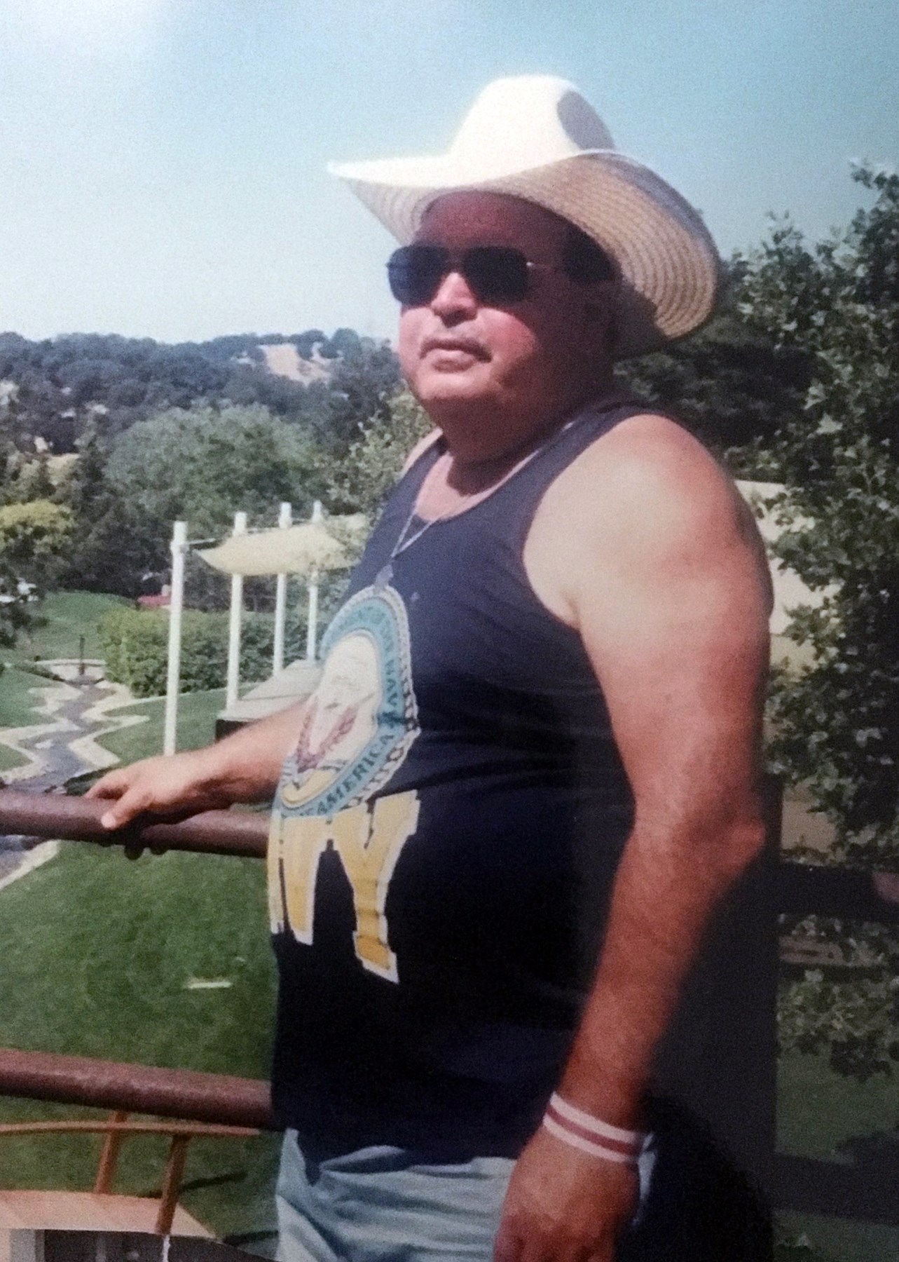 Ramiro Reyes's Instagram, Twitter & Facebook on IDCrawl