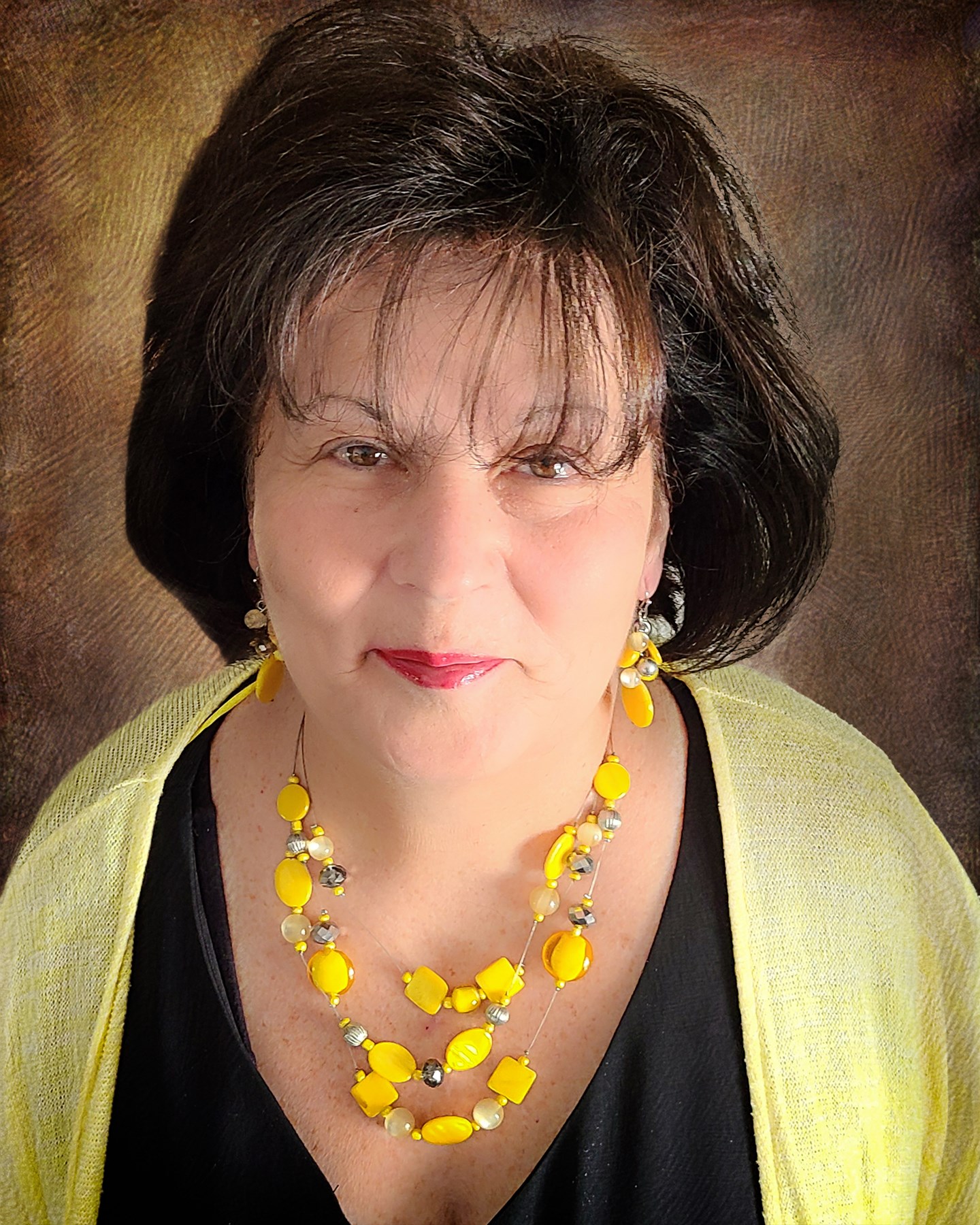 Esther Lynn's Instagram, Twitter & Facebook on IDCrawl