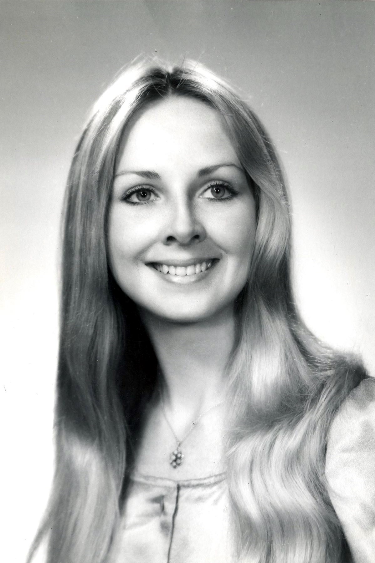 Lora Rhodes's Instagram, Twitter & Facebook on IDCrawl