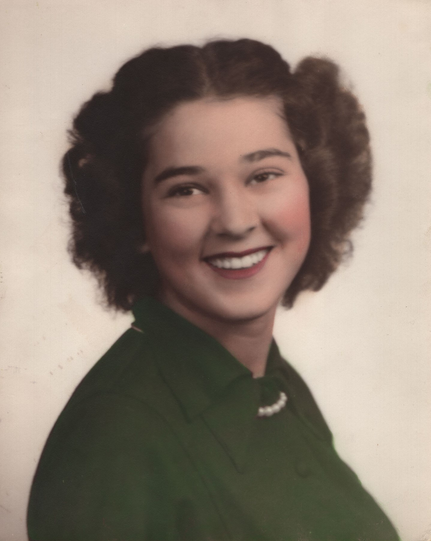 Helen Collier's Instagram, Twitter & Facebook on IDCrawl