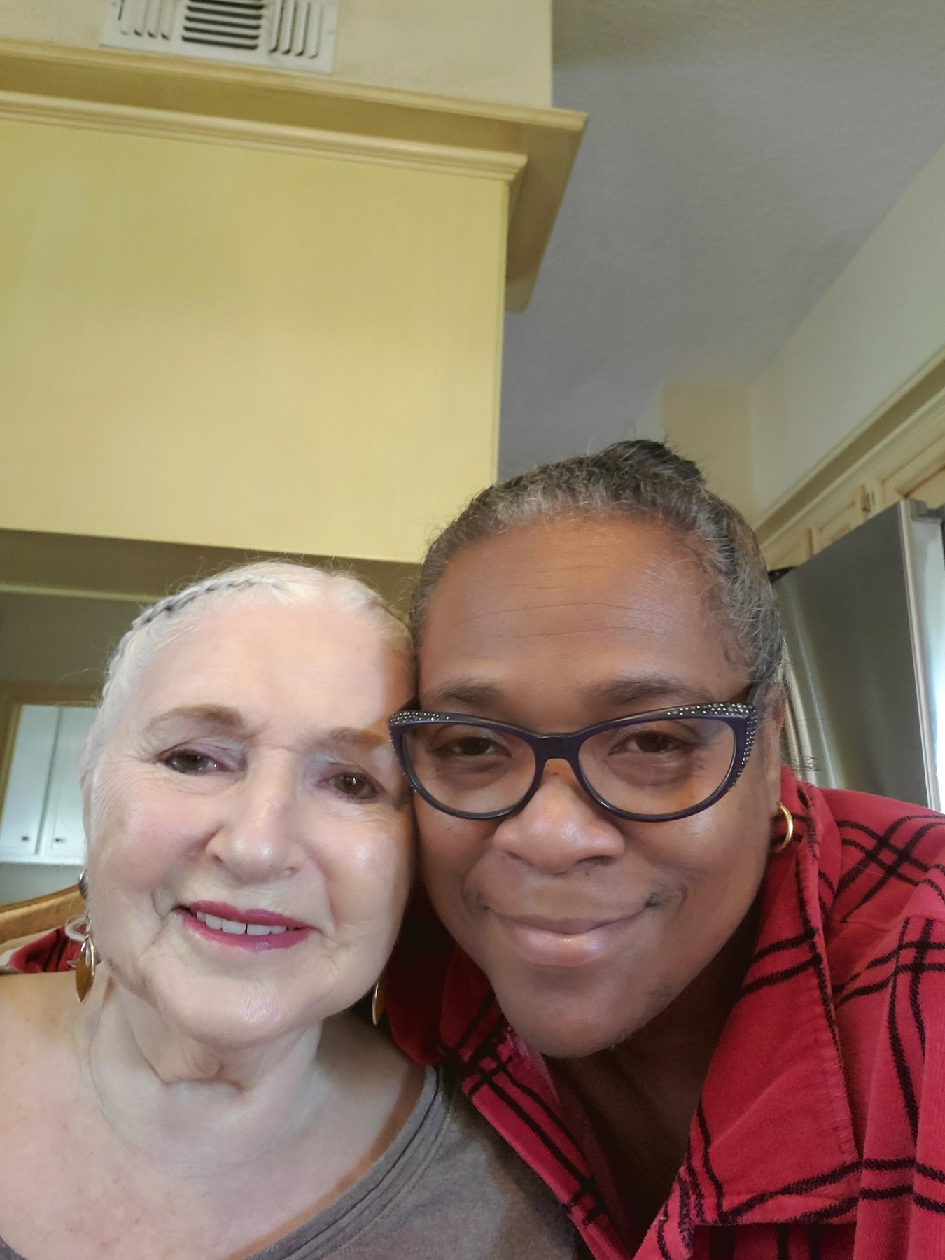 Stacey Hoy's Instagram, Twitter & Facebook on IDCrawl