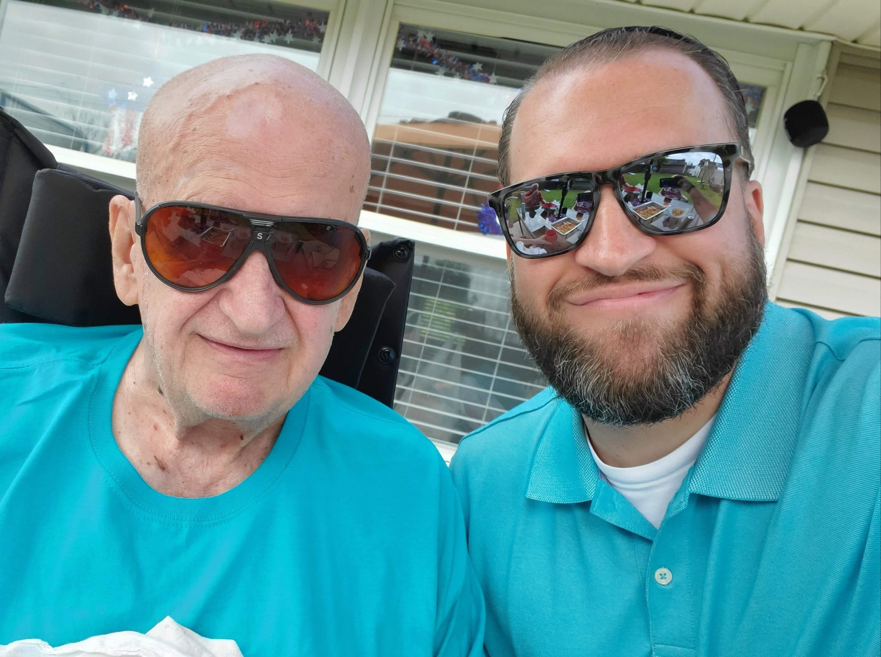 Robert Holliday's Instagram, Twitter & Facebook on IDCrawl